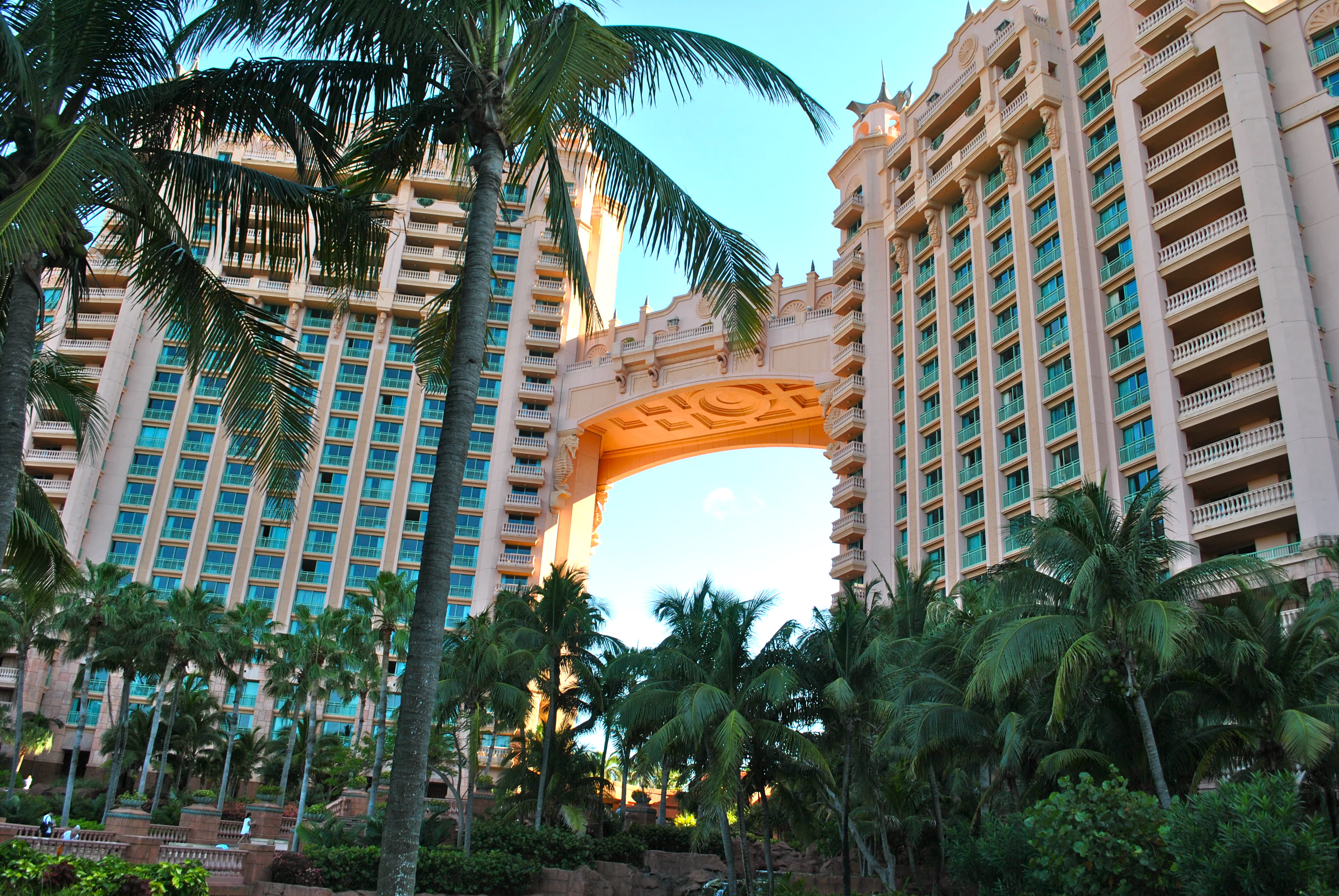 How to do The Atlantis Resort on a Budget | SARA SEES